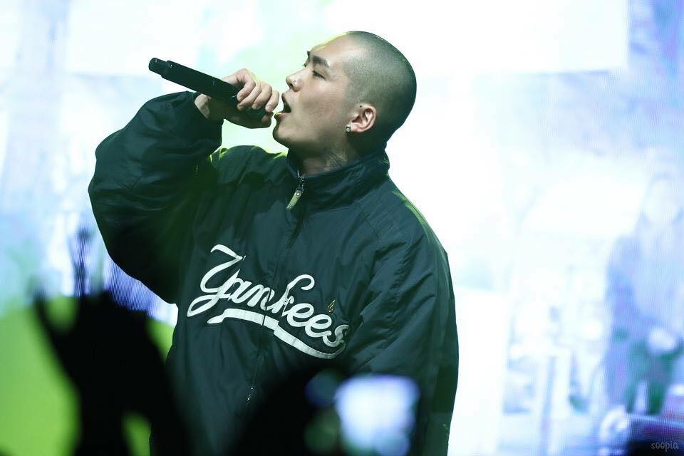 힙x패션o> 오왼이 입은 점퍼가 어디껀지 알고싶어요 ㅠㅠ - 국내 힙합 - 힙합엘이 | HIPHOPLE.com